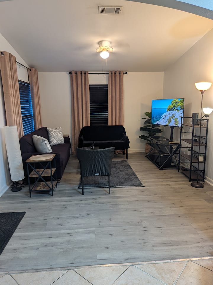 Peaceful Cottage | Airport, Mall, Hospitals - Pensacola, FL