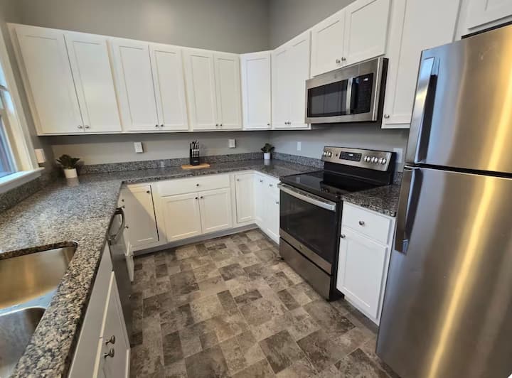 Downtown Waterville Apartment - Waterville, ME