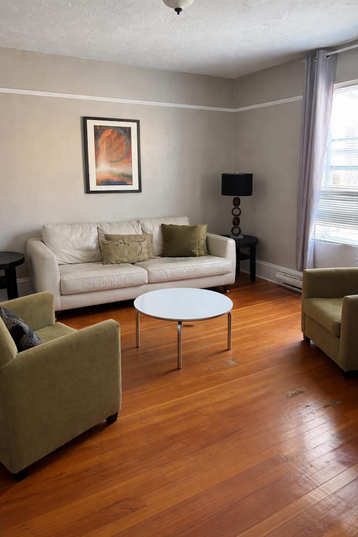 Bright & Modern Fully Furnished 2-bedroom - Moncton