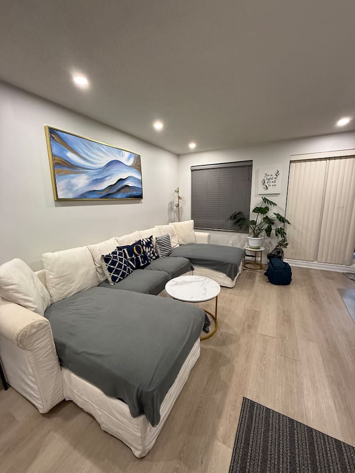 Spacious Private Room | Durham College Area - Oshawa