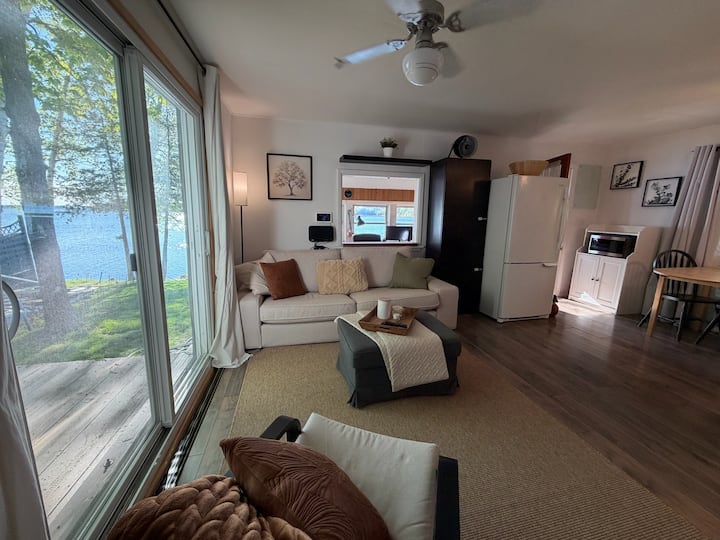 Luna Lakehouse | Cozy Waterfront Retreat - Smiths Falls