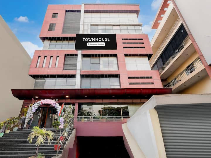 Super Townhouse, Route De Sankaramatam - Visakhapatnam