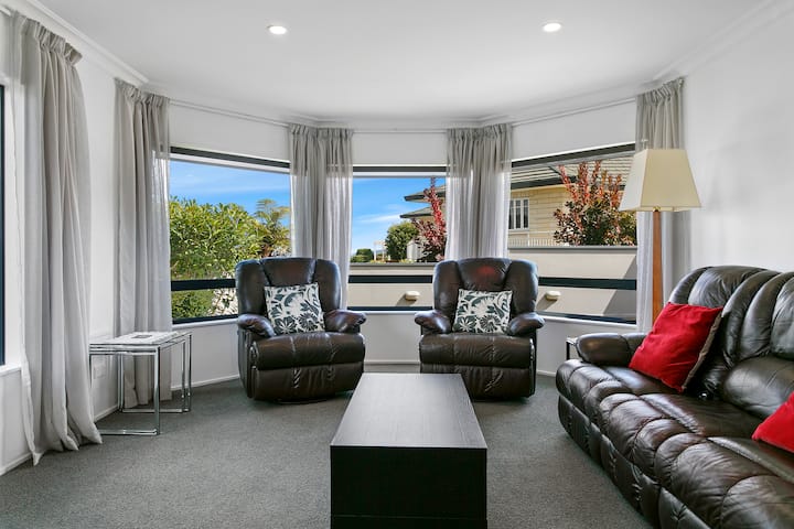 Relax & Unwind Close To Lake & Town - Taupo