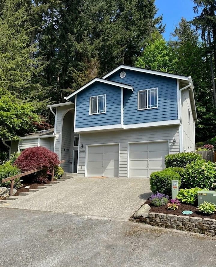 Forest-side Luxury Home: Office, Garage & Wellness - Lynnwood, WA