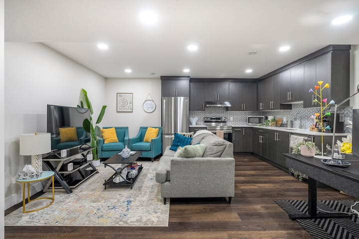 Cozy2brbasementsuite|sleep4|workspace| - Calgary