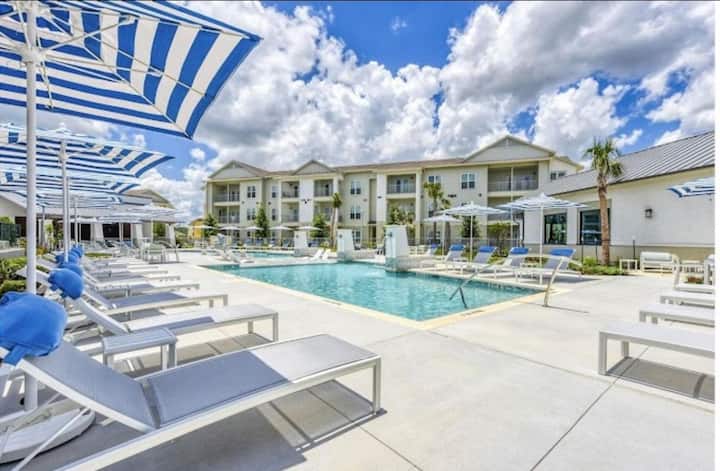 Modern Minimalist 2br Stay W/ Pool Access - Alamo Ranch - San Antonio