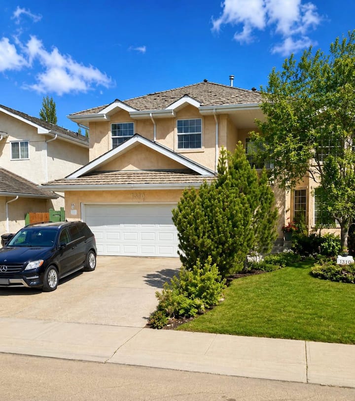 Spacious 4br Retreat | Jet Tub | Sleeps 8 - Canada