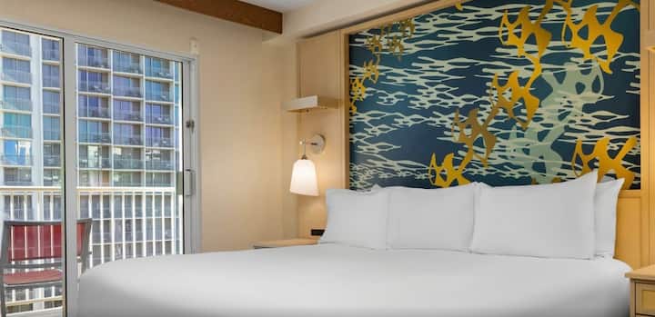 Waikiki Resort — Just Seconds From Beachfront - Honolulu, HI