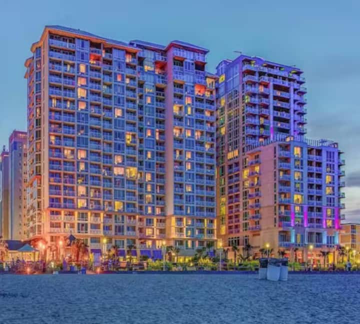 4 Br Oceanfront Queen Suite Oceanaire Resort - Virginia Beach, VA