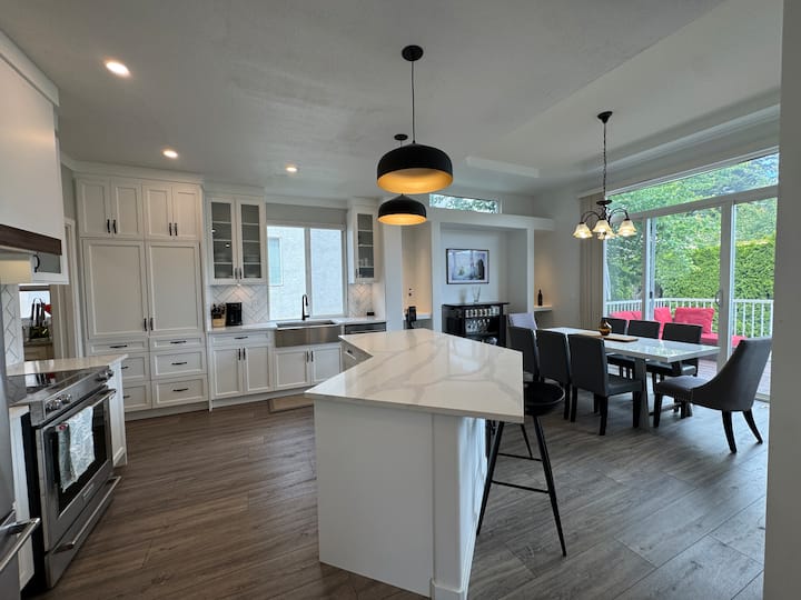 Beautiful & Spacious 5 Bed House In Fraser Heights - Surrey
