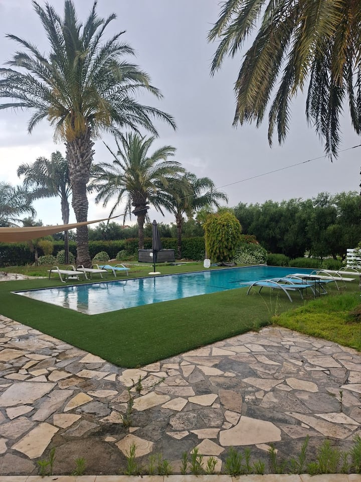 Peaceful 6br Villa With Private Pool And Garden - Chypre
