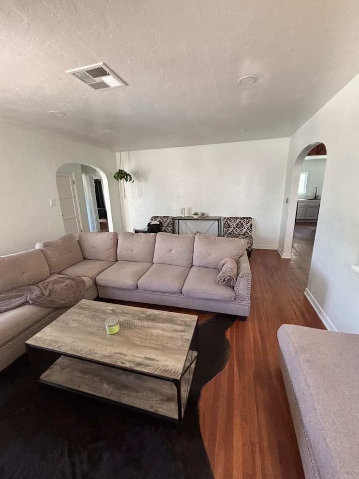 Quiet Home Near Downtown Redlands - San Bernardino, CA
