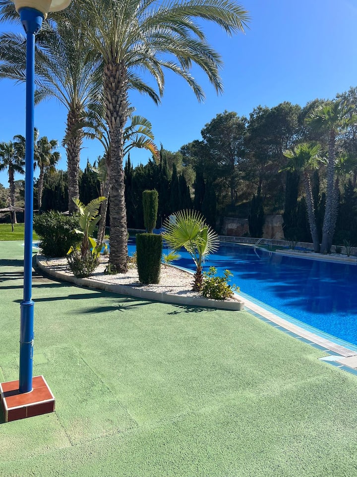 ¡Se Alquila Piso Con Terraza Y Piscina! - Torrellano