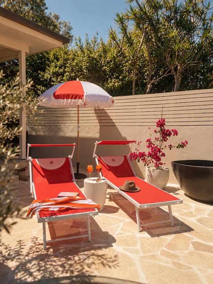Casa Riva | Waterfront Villa & Bathhouse - Coolangatta