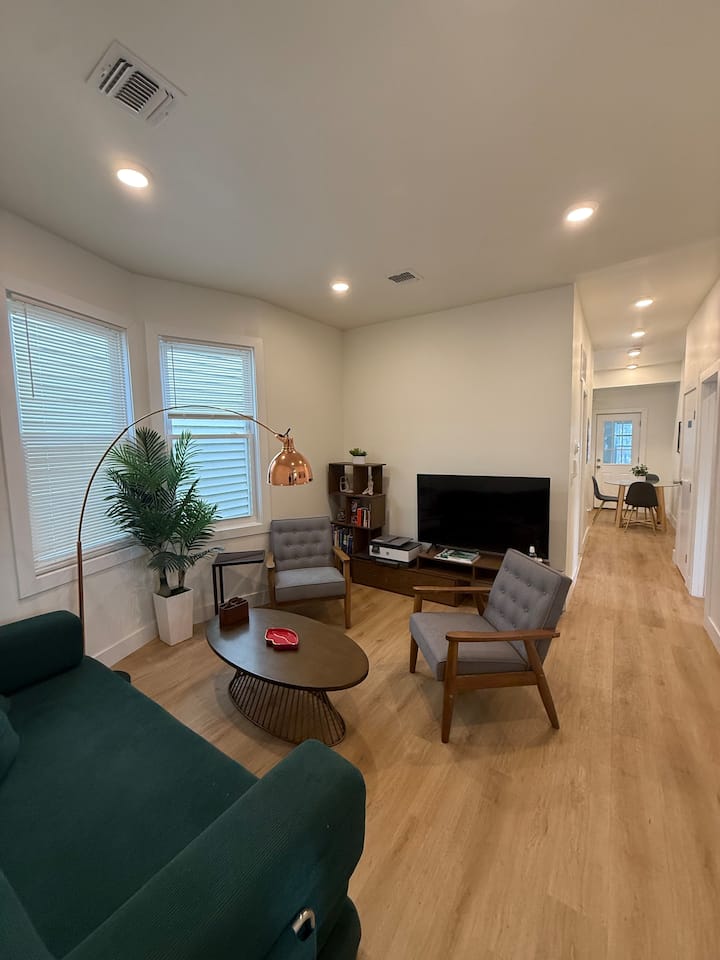 Renovated 3br House | Modern+artsy | 20 Min To Nyc - Jersey City, NJ