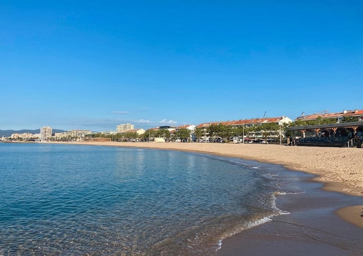 Fréjus Plage | Vue Dégagée | Tout à Pied - Fréjus