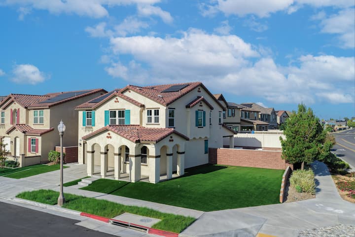 20% Off Monthly | Designer 4br Home W Ev Charging - Eastvale, CA