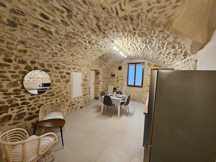 Gîte De Charme Voûté En Pierre Au Coeur Du Village - Vallon-Pont-d'Arc
