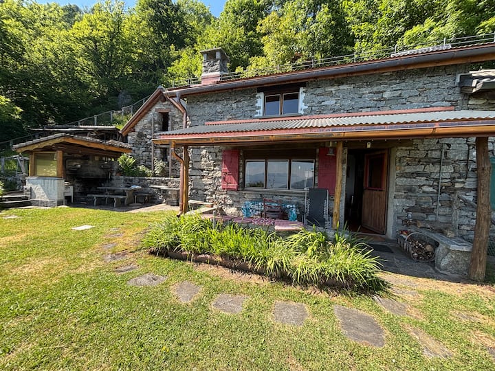 Casa Valentino: Cascina Romantica Vista Lago - Ascona