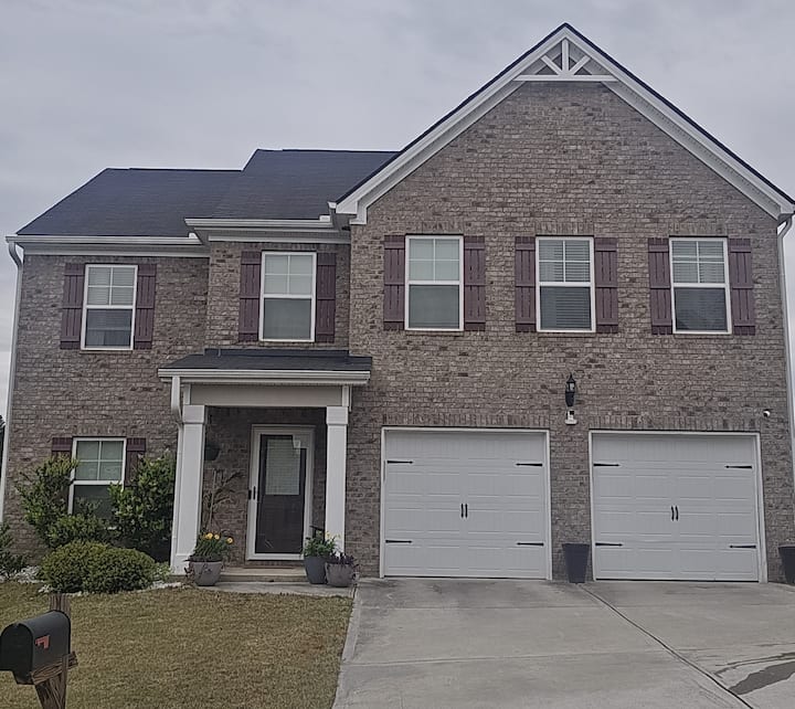 Spacious 3br Home With Free Parking - Union City, GA