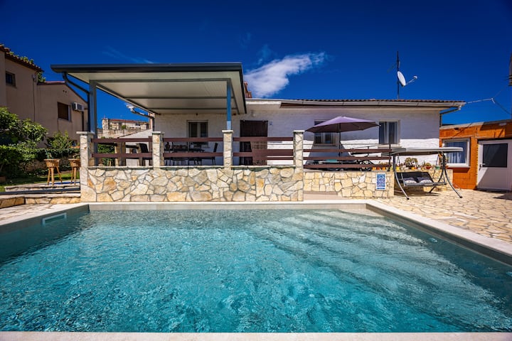 Pool Apartment Franko 1 - Shared Pool - Medulin