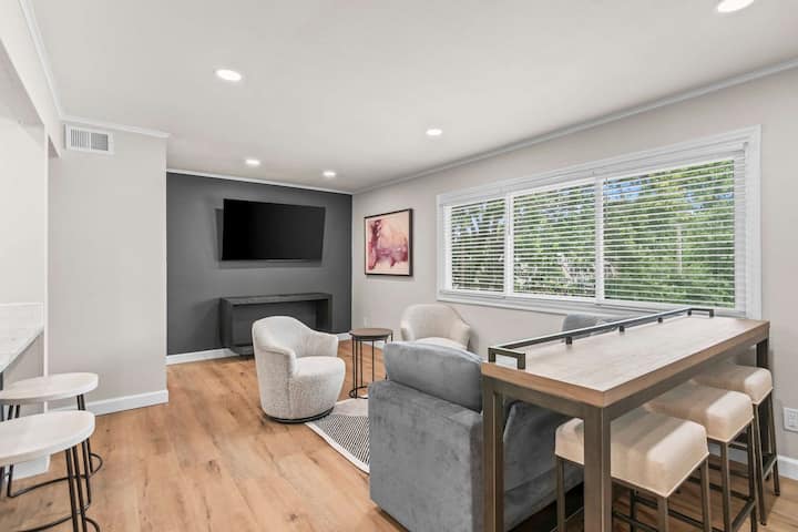 Newly Renovated Unit In Central Spfld! #302 - Springfield, IL