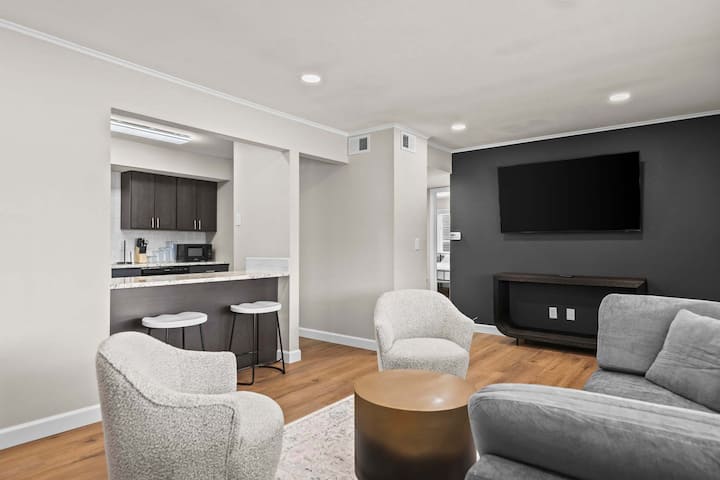 Newly Renovated Unit In Central Spfld! #304 - Springfield, IL