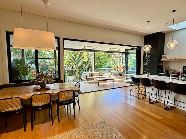 Luxury 4 Bed Home With Pool In Heart Of Balmain - North Sydney