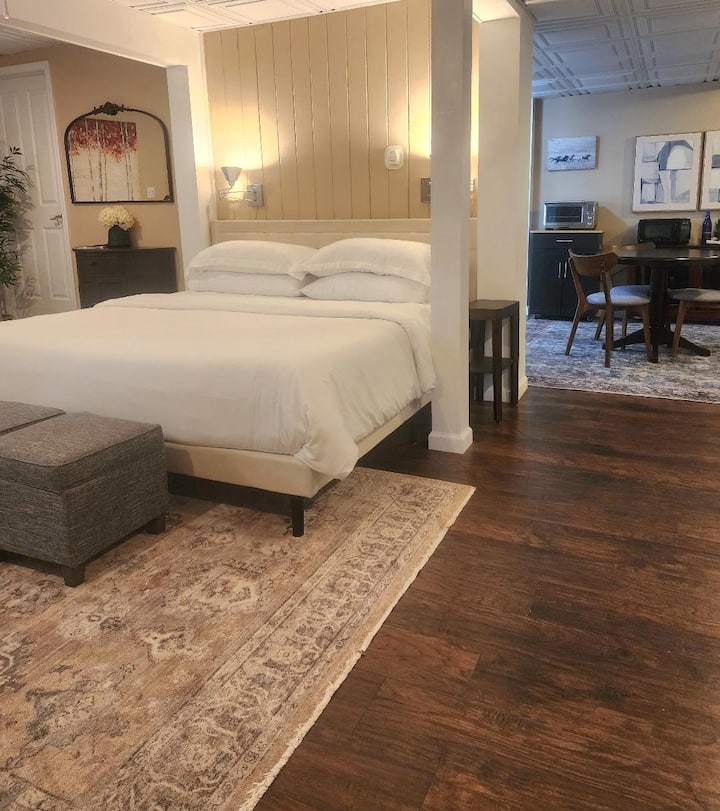 Saratoga Lower Level Studio Apartment - Corinth, NY