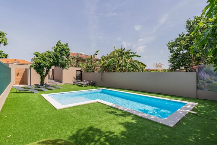 Cozy Studio With Pool Near Airport By Hostwise - Labruge
