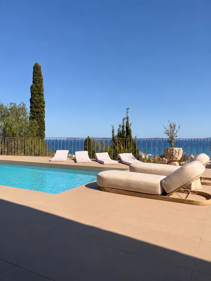 Villa Avec Piscine, Vue Mer, Centre Ville à Pieds. - Le Lavandou