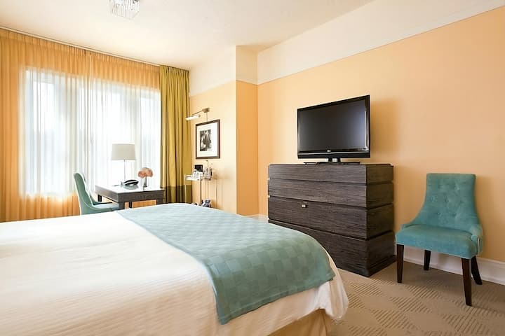 Downtown Stay | 2 Pet Friendly Units | Parking - Portland, OR