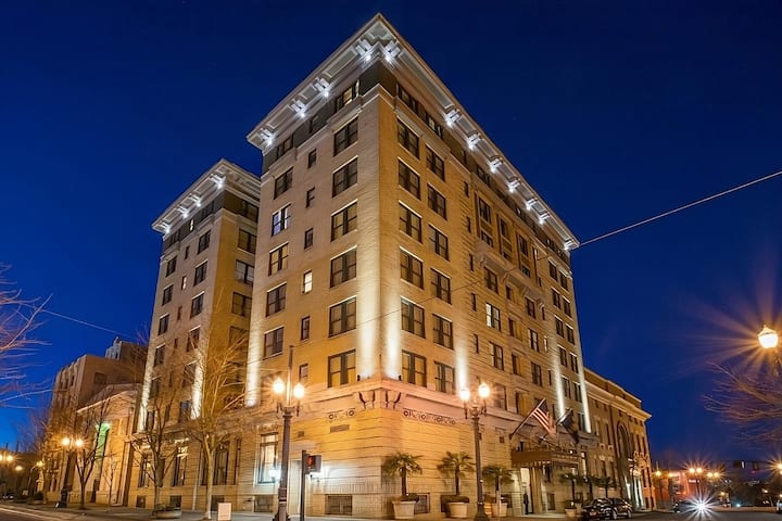 3 Modern Suites, | Pet-friendly | Onsite Parking - Portland, OR