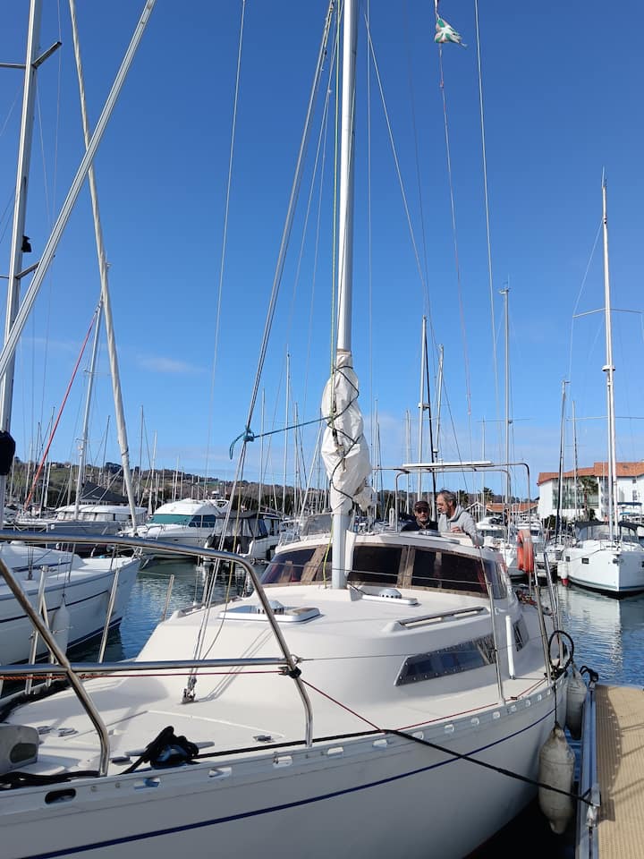 Nuits Atypiques Voilier Hendaye Place De Parking - Hendaye