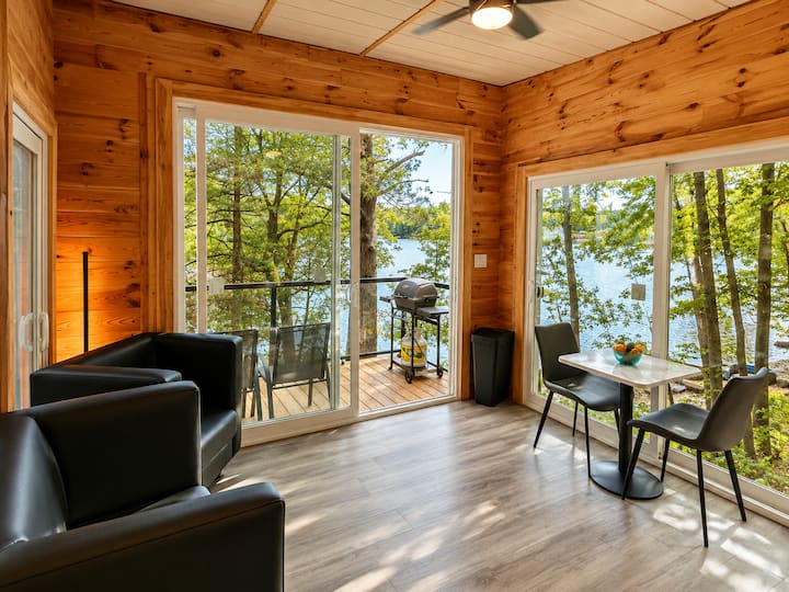 Comfortable Wooden Trailer Cabin (10.3) - Parry Sound