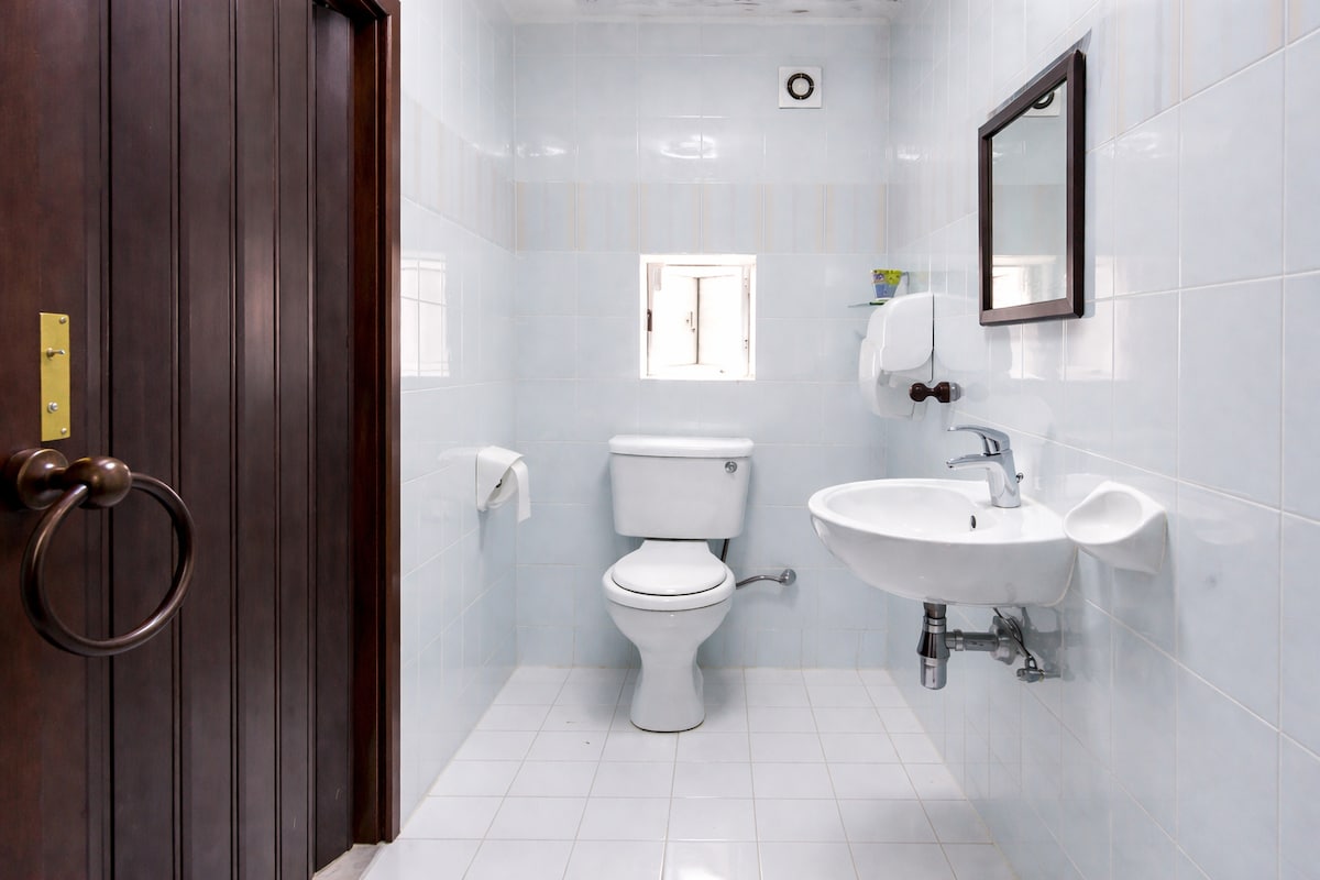 Chambre double dans un appartement pour filles uniquement avec salle de ...