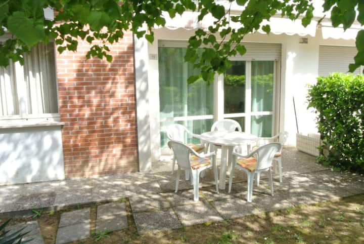 Charmante Villa Avec Jardin Dans Un Superbe Quarti - Bibione