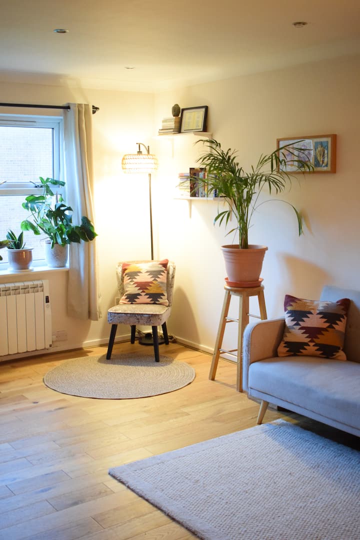 Boutique 2-bed Flat | Parking | Elizabeth Line - Ilford
