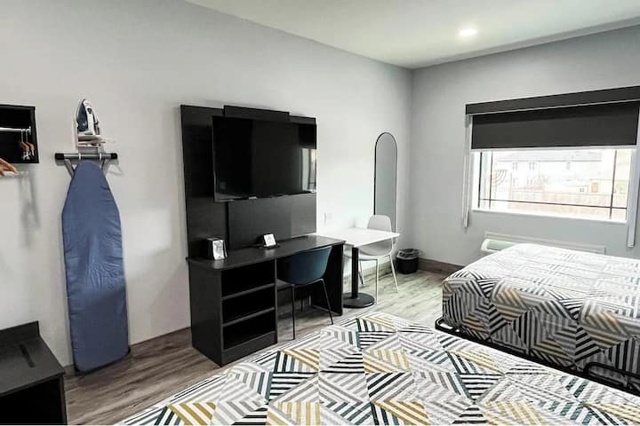 4 Accommodations For Group Stay | Free Parking! - Houston, TX