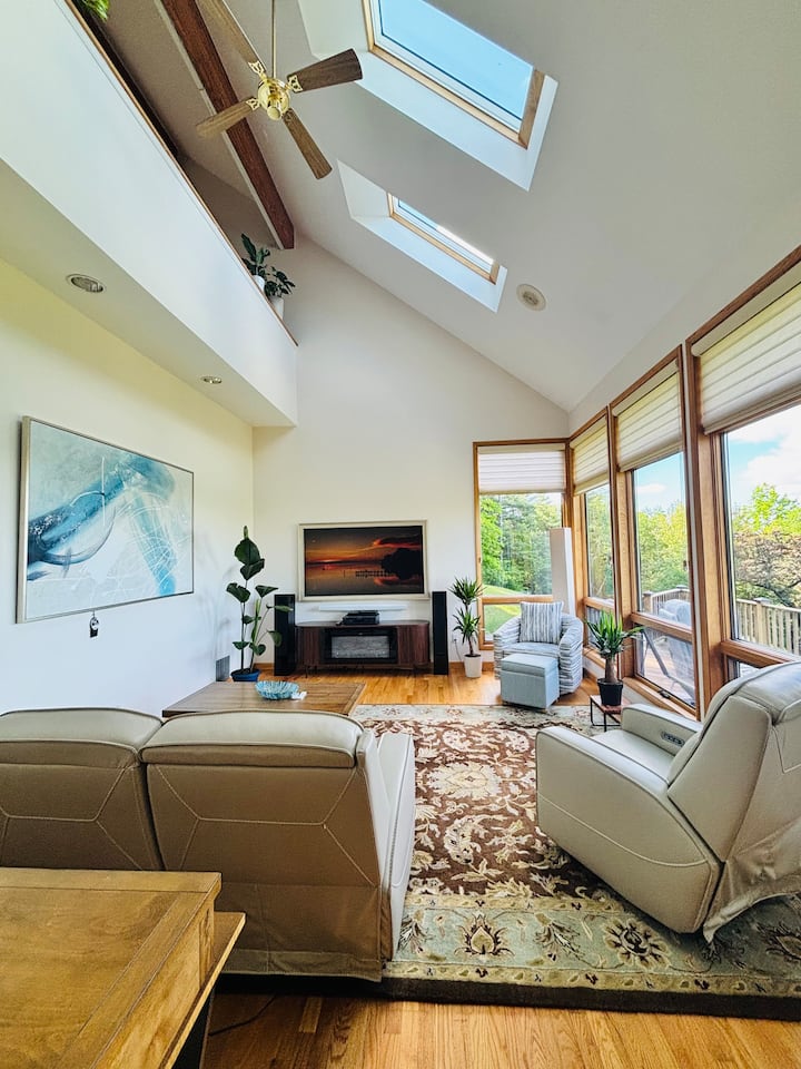 Above The Clouds Mountain Retreat - Lenox, MA