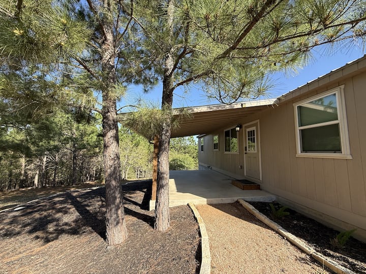 House In The Pines - Smithville, TX