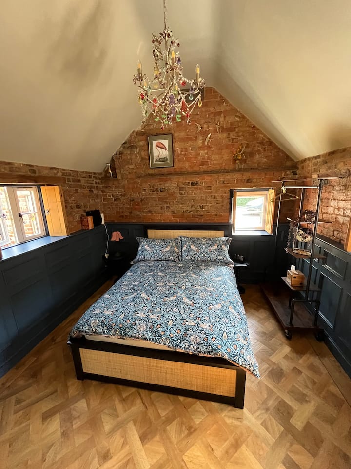Converted Workshop Near Slimbridge Wetlands - Cotswolds