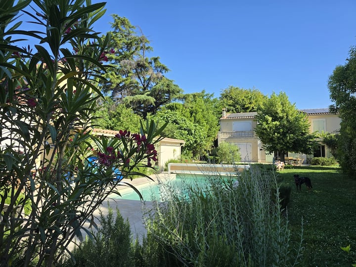 Villa Avec Jardin, Piscine, Climatisation, Parking - Villeneuve-lès-Avignon