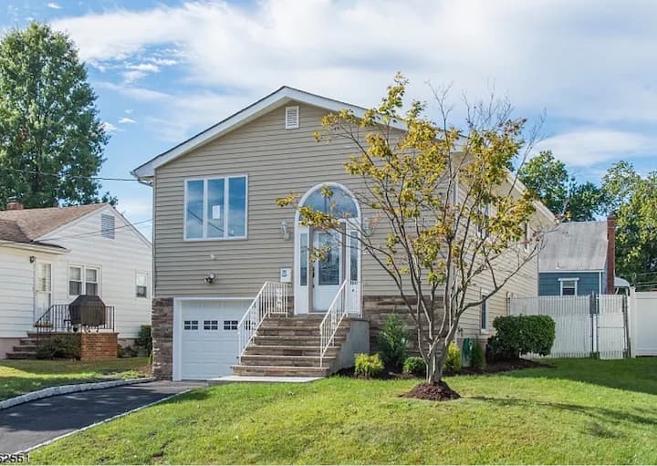 Cozy Apartment Close To Metlife - Paterson, NJ