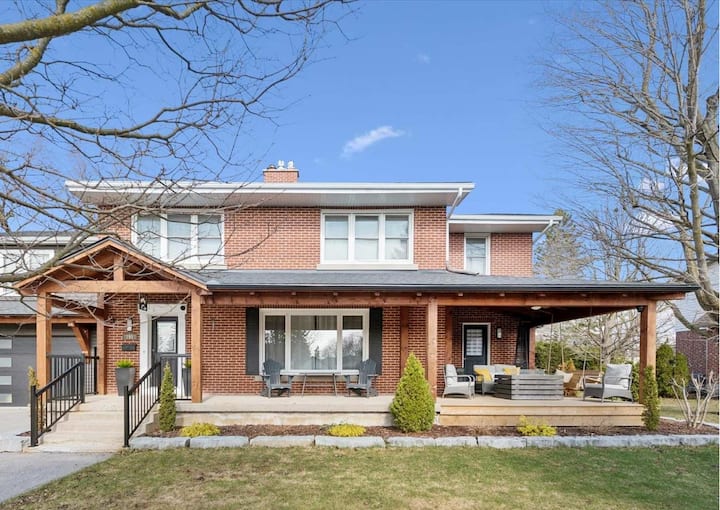 Central 4br Oasis: Private Pool, Hot Tub & Parking - Fergus