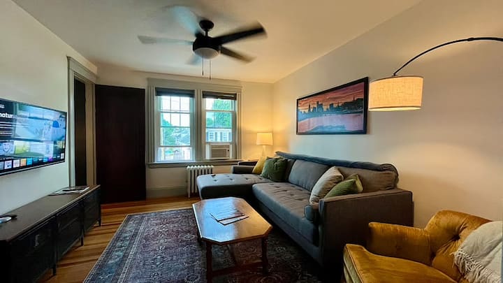 Charming Elmhurst Flat -6 Min Drive To Pc| Ric - Providence, RI