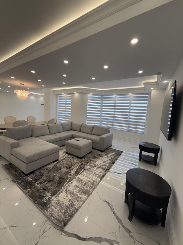 Mississauga Penthouse Suite - Brampton