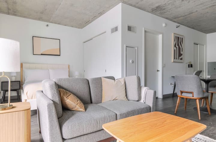 Downtown Studio W/kitchen, Ac, W/d, Gym, Pool & Ht - Chicago, IL