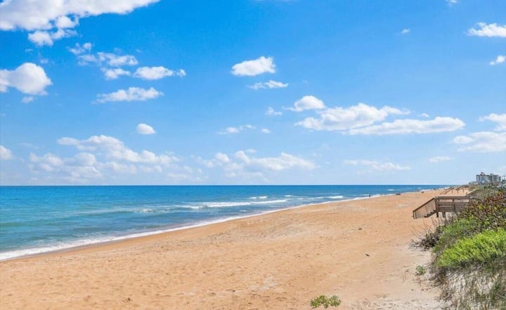 Beautiful Oceanfront Condo In Ormond-by-the-sea! - Ormond Beach, FL