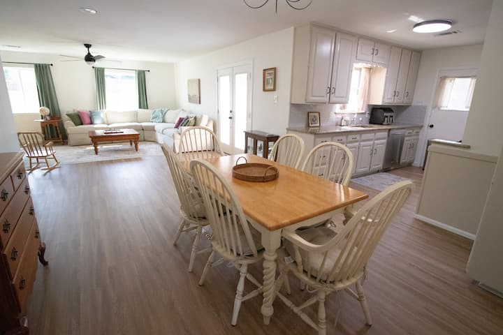 Cozy Updated Home, Close To Airports - Irving, TX